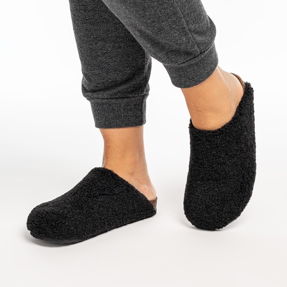 Outwoods By Olem Shoes | Shoes | Black Sherpa Footbed Slide Clog Nib ...